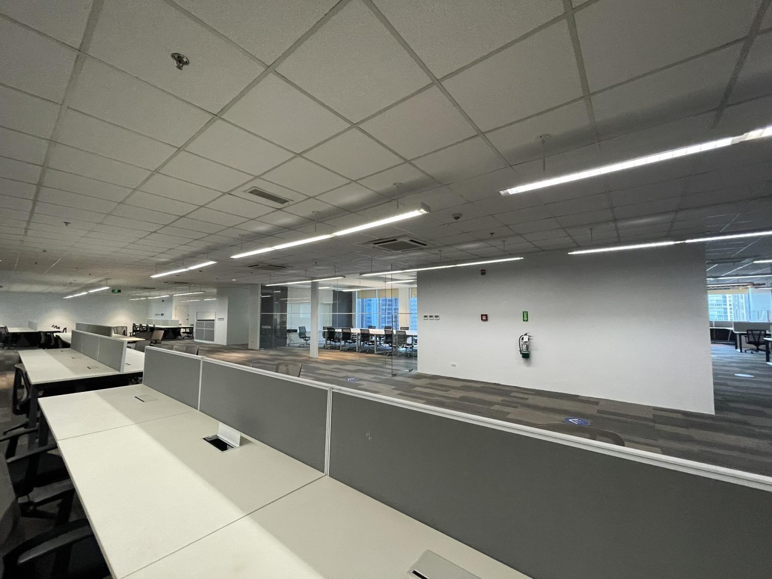 Alliance Global Uptown Fully Set Up Office for Lease – DENOY REALTY GROUP